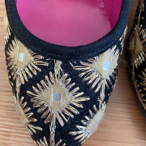 Ferca 81 | Shoes | Unique Gold And Black Classic Pumps | Poshmark